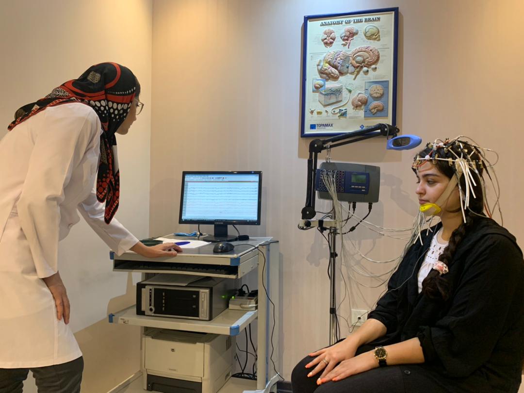Eeg یا نوار مغز چیست؟ دکتر بتول دادخواه متخصص مغز و اعصاب